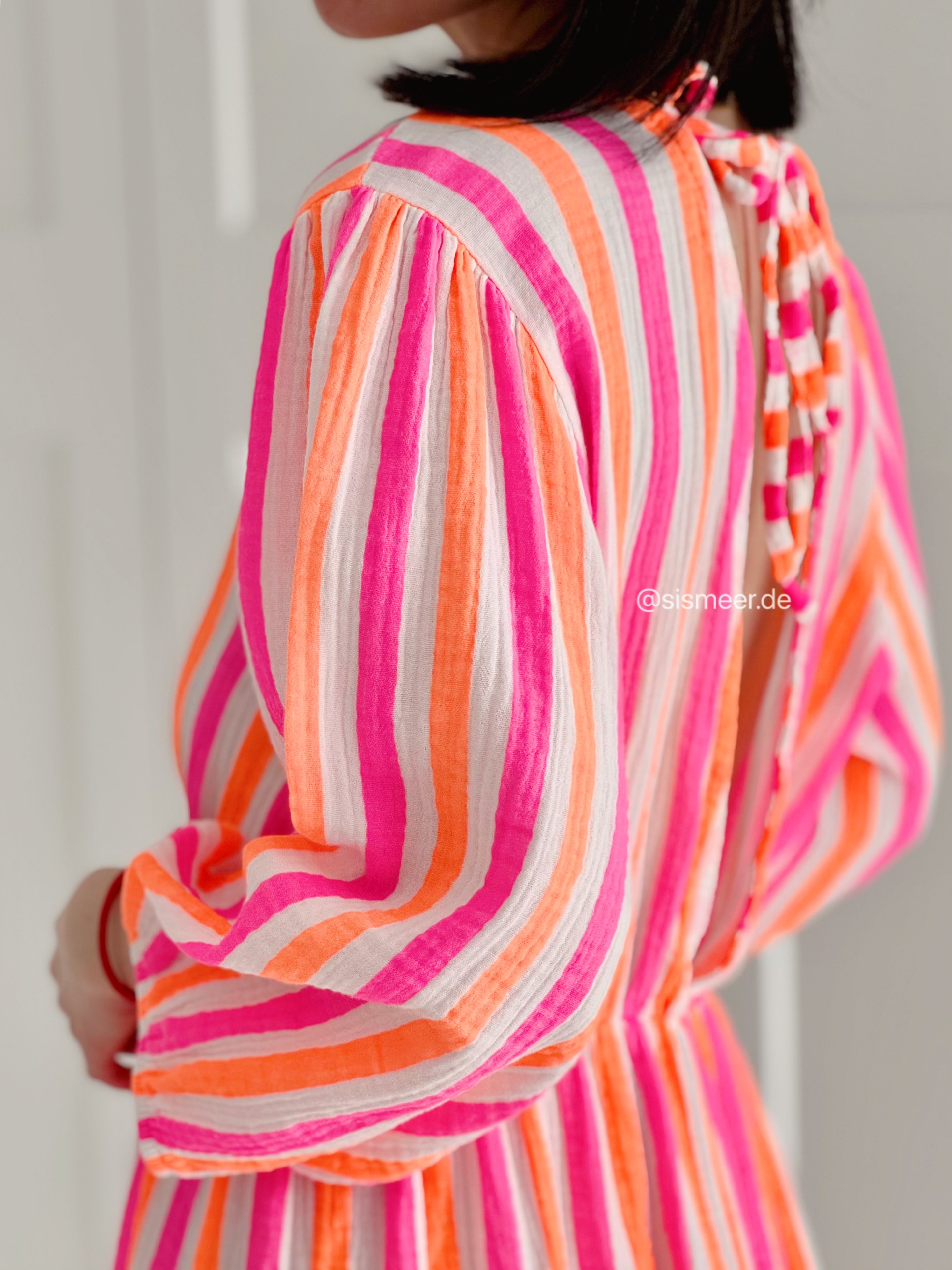Musselin Kleid, rückenfrei, breite Streifen, Neon-Weiß – sismeer