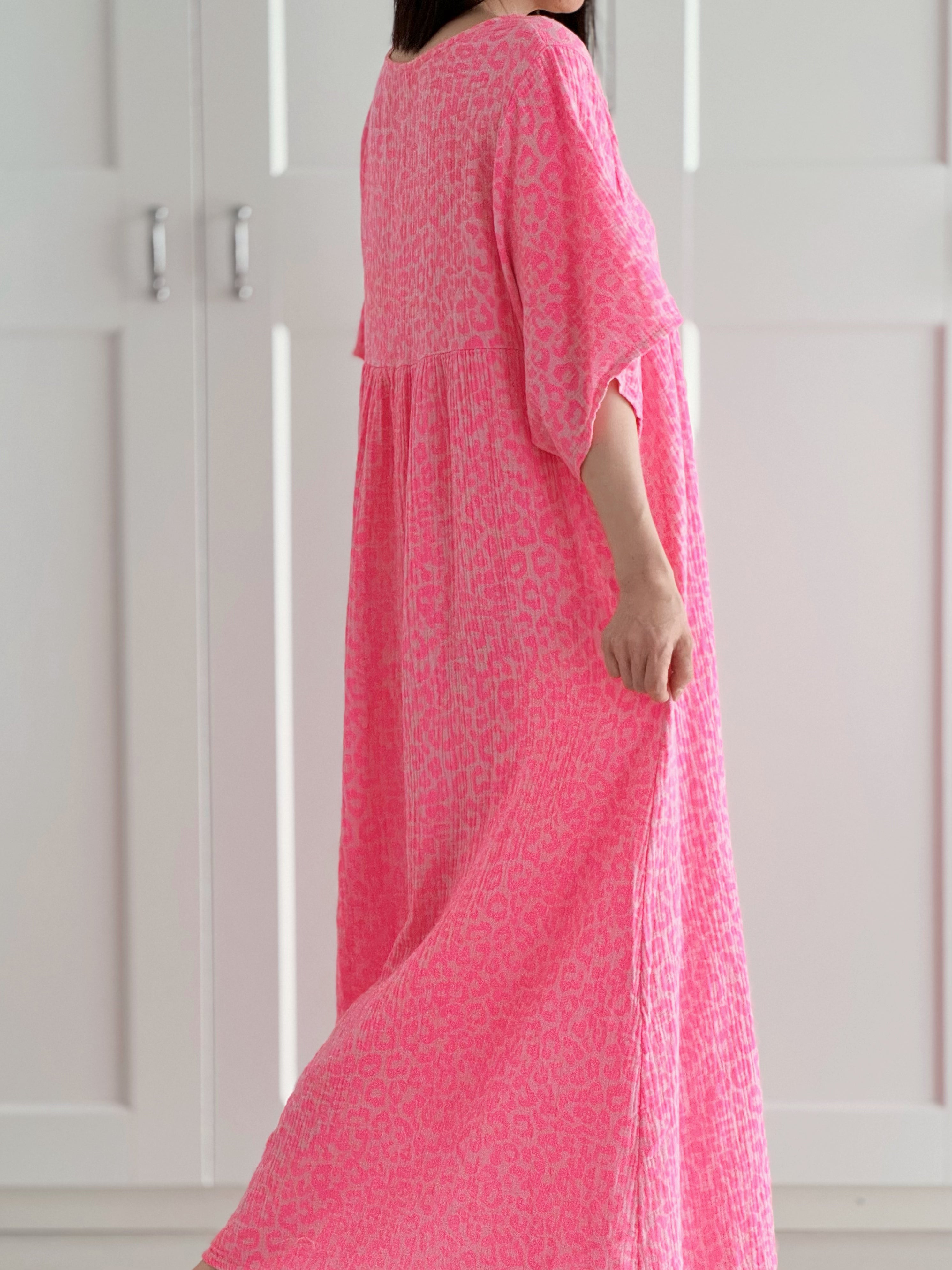 Musselin Kleid, Kurzarm, Neon-Leo, Pink – sismeer